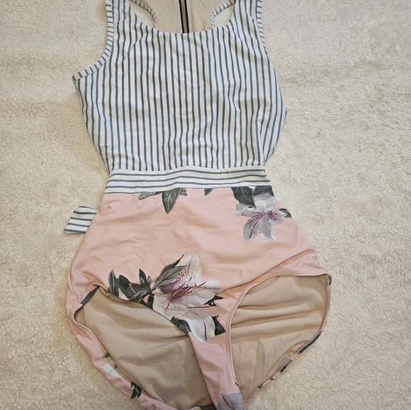 Albion Fit | Swim | Albion Fit Dorothy Island Fever Swimsuit L | Poshmark